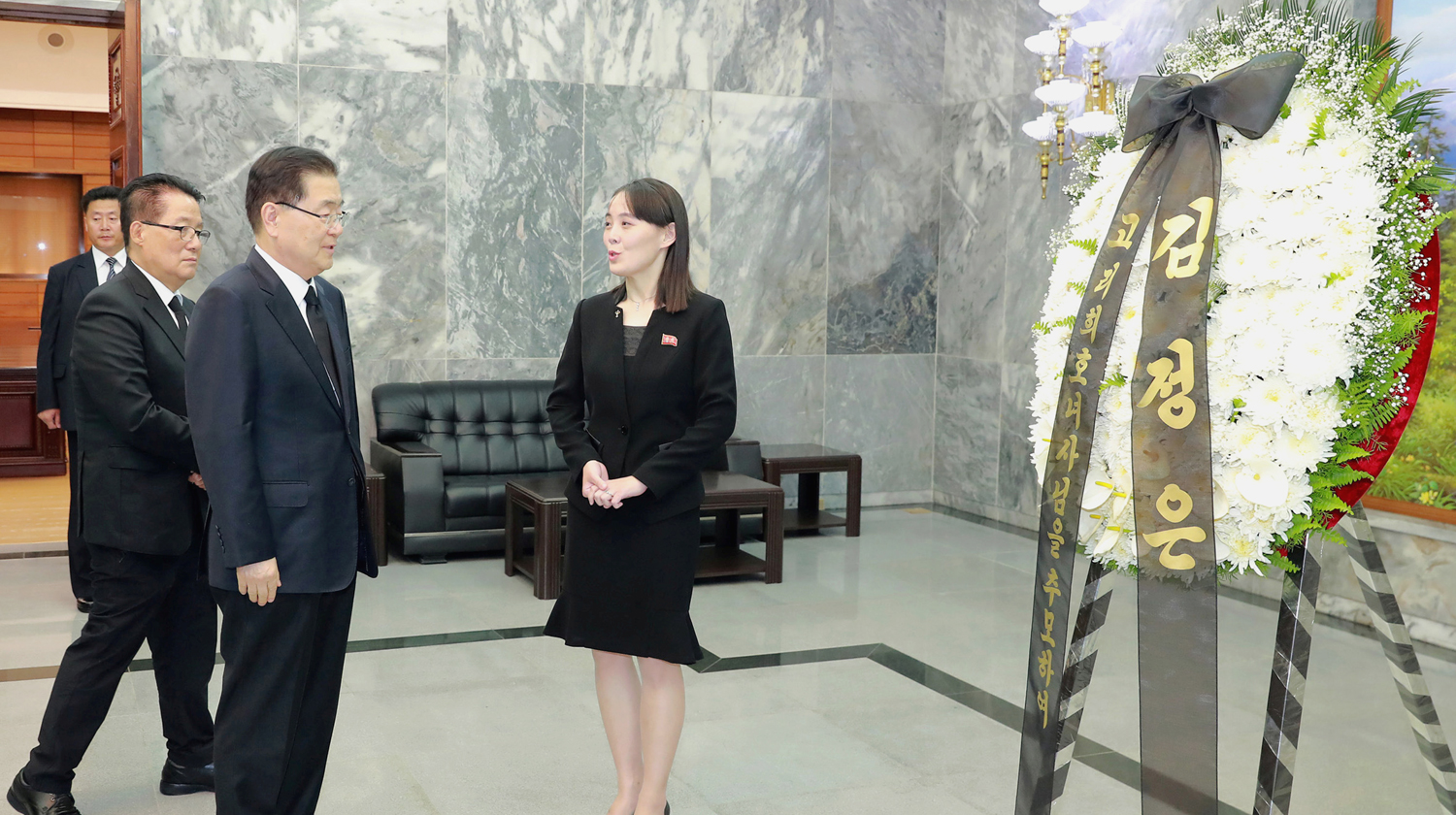 Kim sends flowers for ex-first lady, but no letter for Moon - Oman Observer