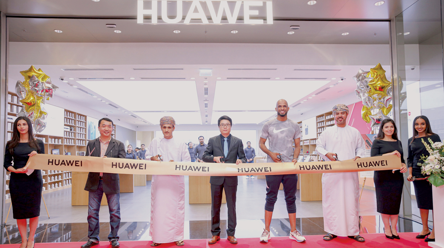 Huawei inaugurates largest experience store in Oman - Oman Observer