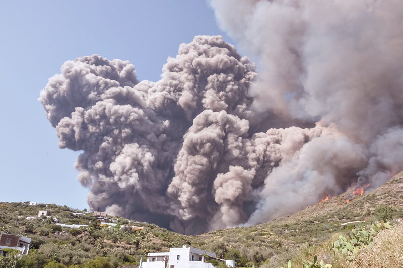 Stromboli clears up ash after deadly volcano eruption - Oman Observer