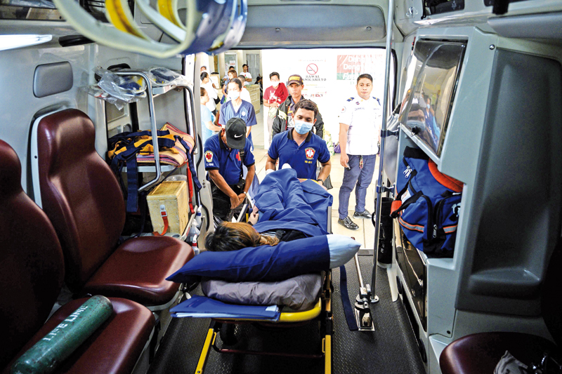 Patients die as Manila traffic jams block ambulances - Oman Observer