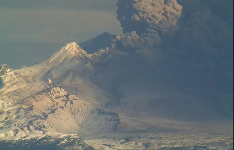 Volcano in Russia’s far east ejects 10-kilometre-high ash plume - Oman ...