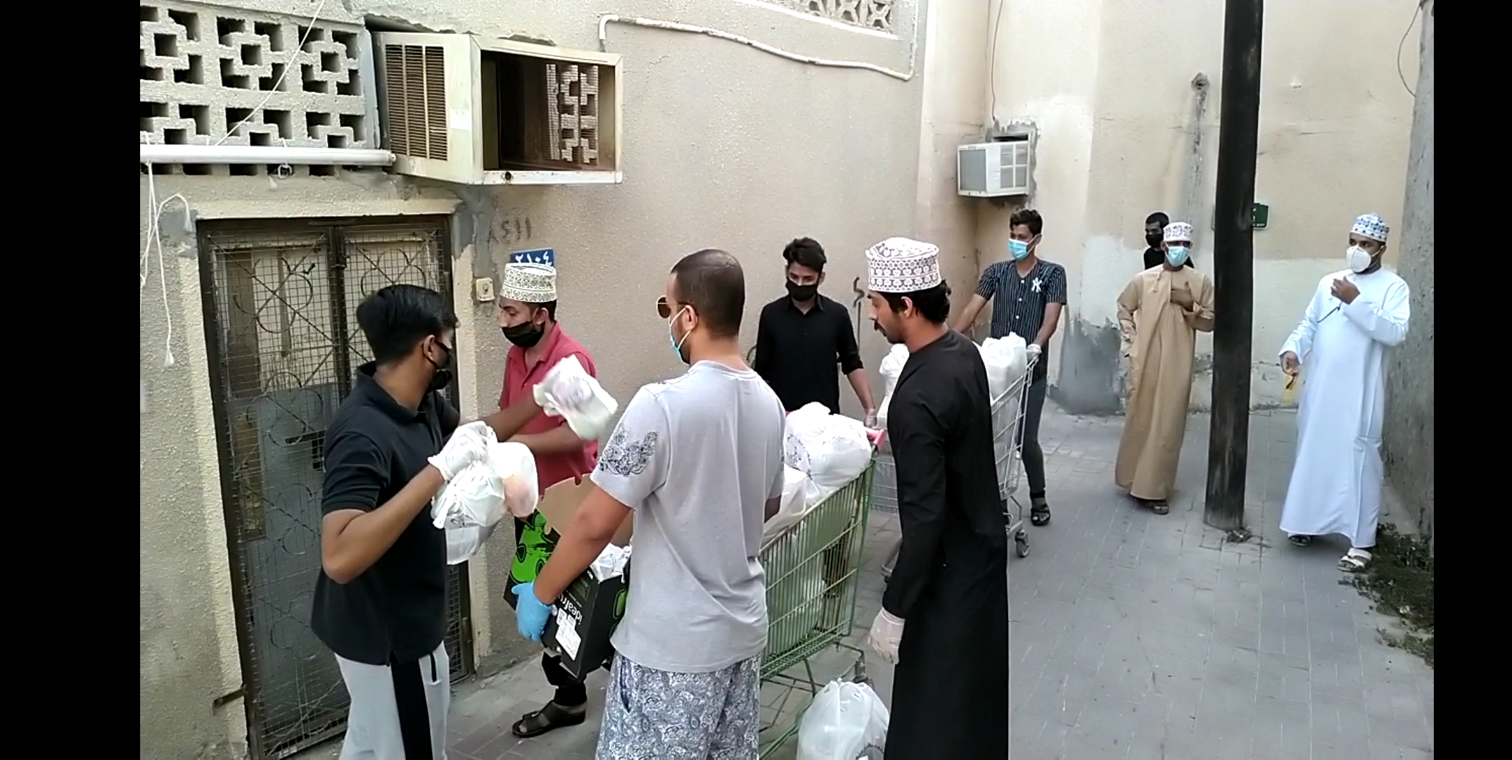 The man who feeds the poor in Muttrah - Oman Observer