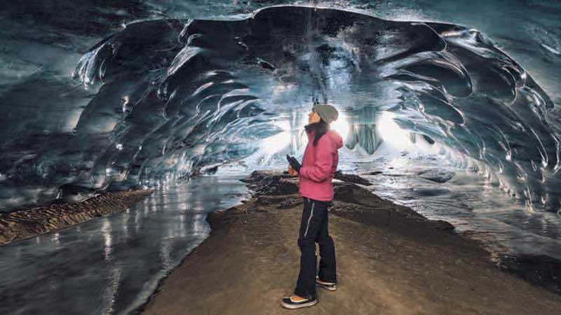 “Ice Cathedral” in Swiss Alps offers visitors unique show - Oman Observer