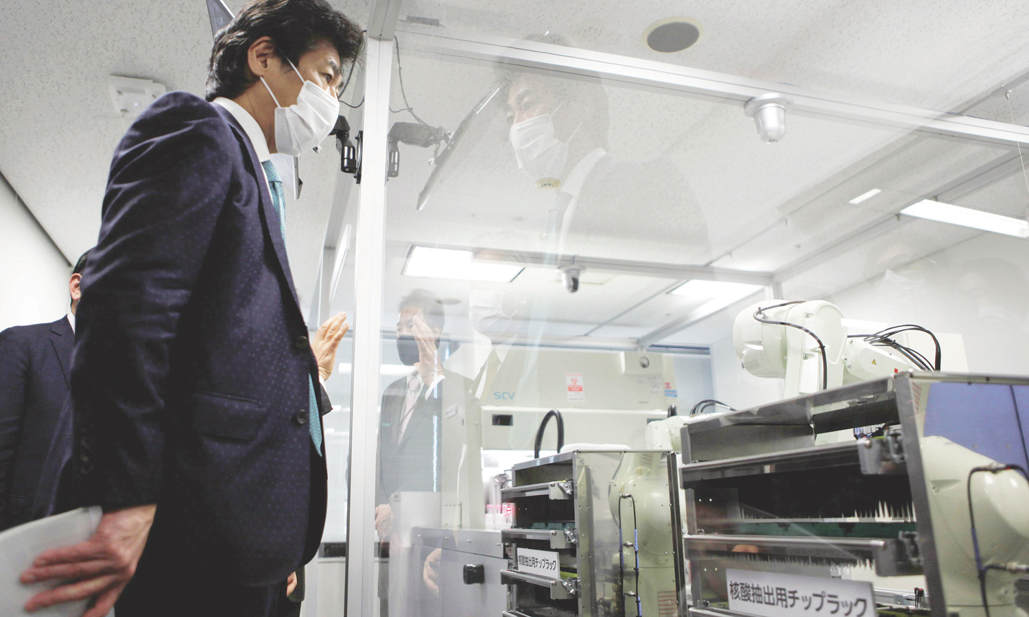 Japan eyes use of robots to boost COVID-19 testing - Oman Observer