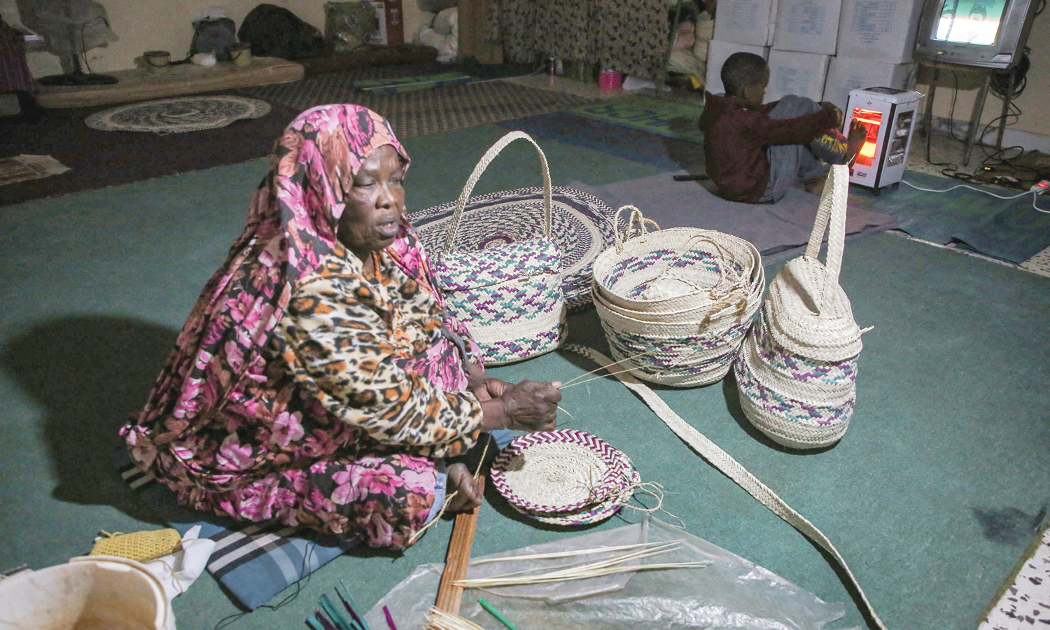 Peace in troubled Libya brings back traditional weavers - Oman Observer
