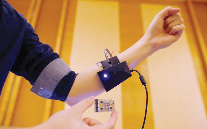 Bracelets turn humans into batteries - Oman Observer
