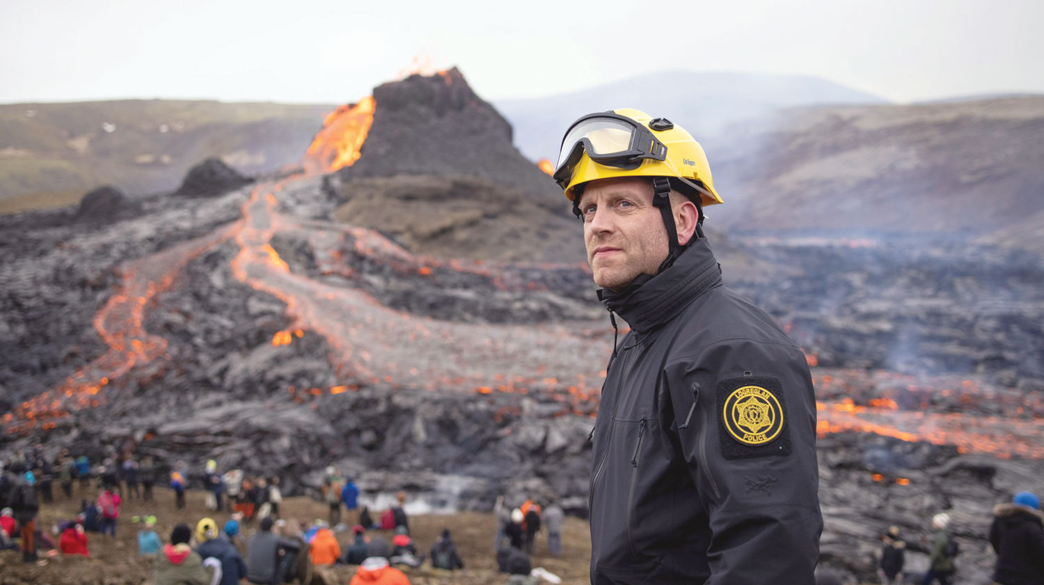 Thousands flock to Iceland’s erupting volcano - Oman Observer
